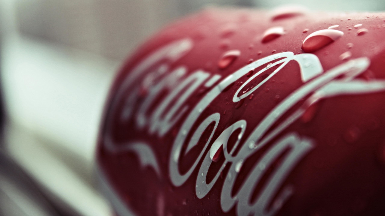 La Coca Cola ritorna ad essere di colore rosso
