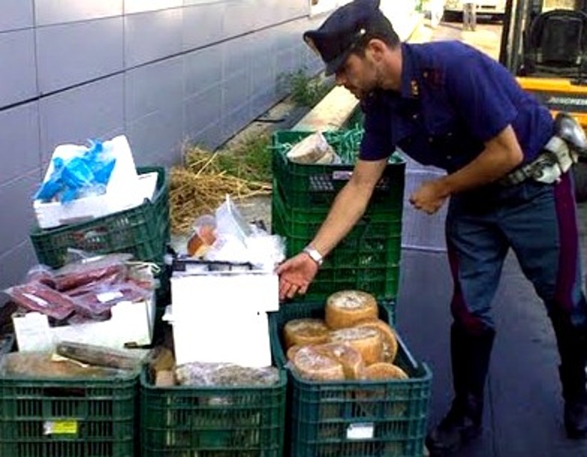 Blitz dei Nas in 4 Regioni: sequestrati 18 tonnellate di cibi scaduti