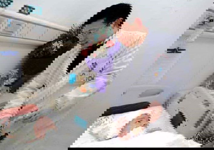 Yin Meng ha vissuto per 6 anni con un verme nel cervello