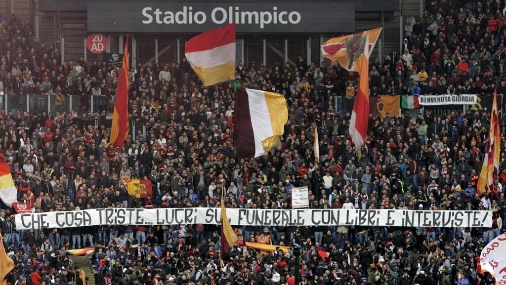 Roma Napoli : in curva sud, striscioni contro la mamma di Ciro Esposito