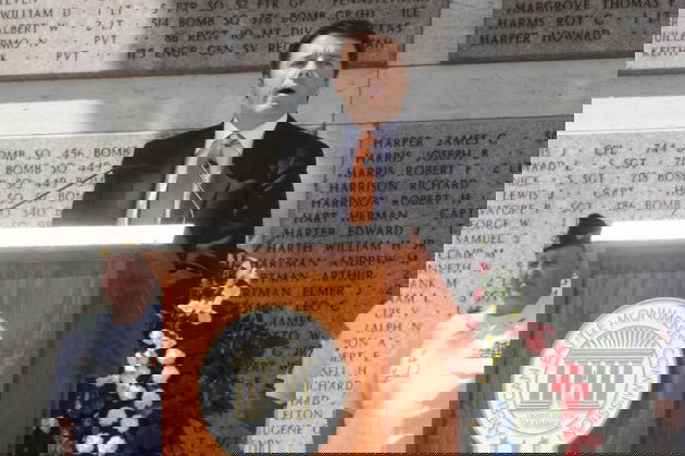 Renzi: "USA nostri amici, difficile peggiorare mio inglese"