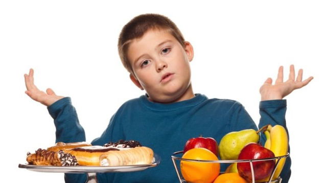 Obesità, bambini italiani i più grassi d'Europa: 1 su 10 è obeso
