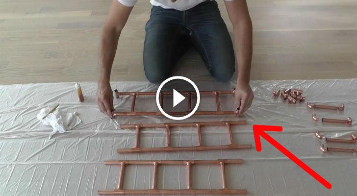 Mette insieme dei tubi di rame. Il motivo è geniale!