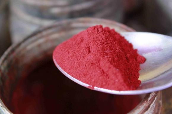 Colorante rosso E120 a base di insetti