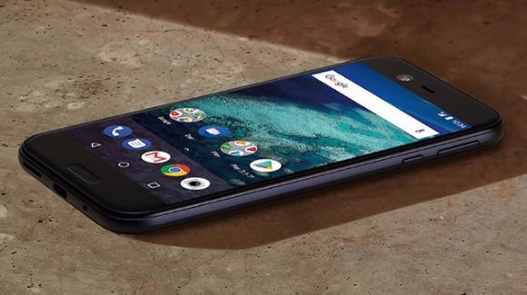 Sharp annuncia il middle level Sharp X1, con display IZCO e Android One