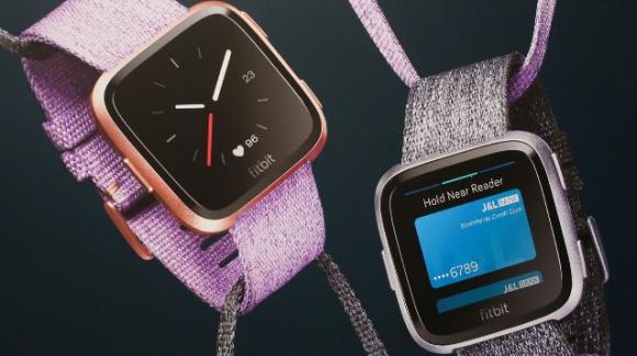 Fitbit Versa, il nuovo smartwatch con tecnologia Pebble in Classic e ...