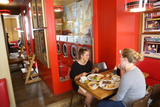 Laundromat Cafè: la lavanderia automatica diventa un punto di incontro ...