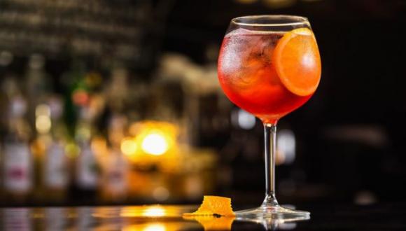 Spritz, il cocktail più amato dagli italiani. Nasce la prima "spritzeria"