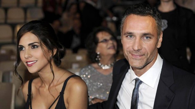 Raoul Bova e Rocio Morales in prima linea con la Croce Rossa per l ...