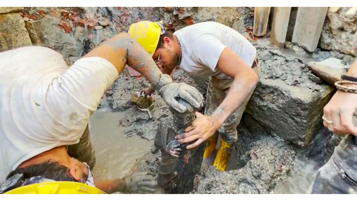 Italia, il ritrovamento choc nelle acque: è riemerso dal fango