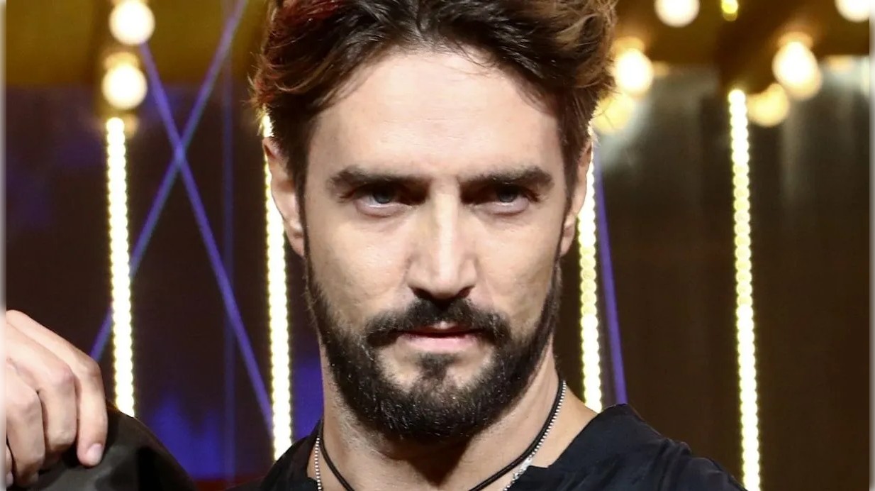 GF Vip, Alex Belli si scaglia contro il cast: "La scorsa edizione sono ...