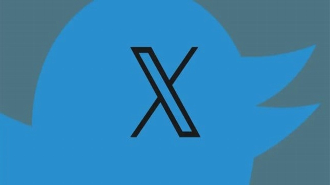 X è afflitto da un curioso bug che cancella la storia