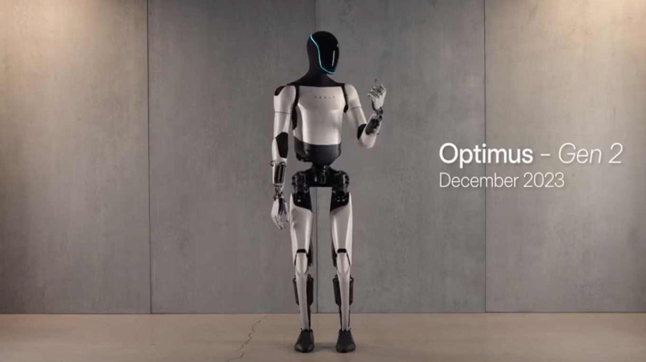 Tesla Optimus Gen 2: un robot umanoide sempre più vicino alla realtà umana