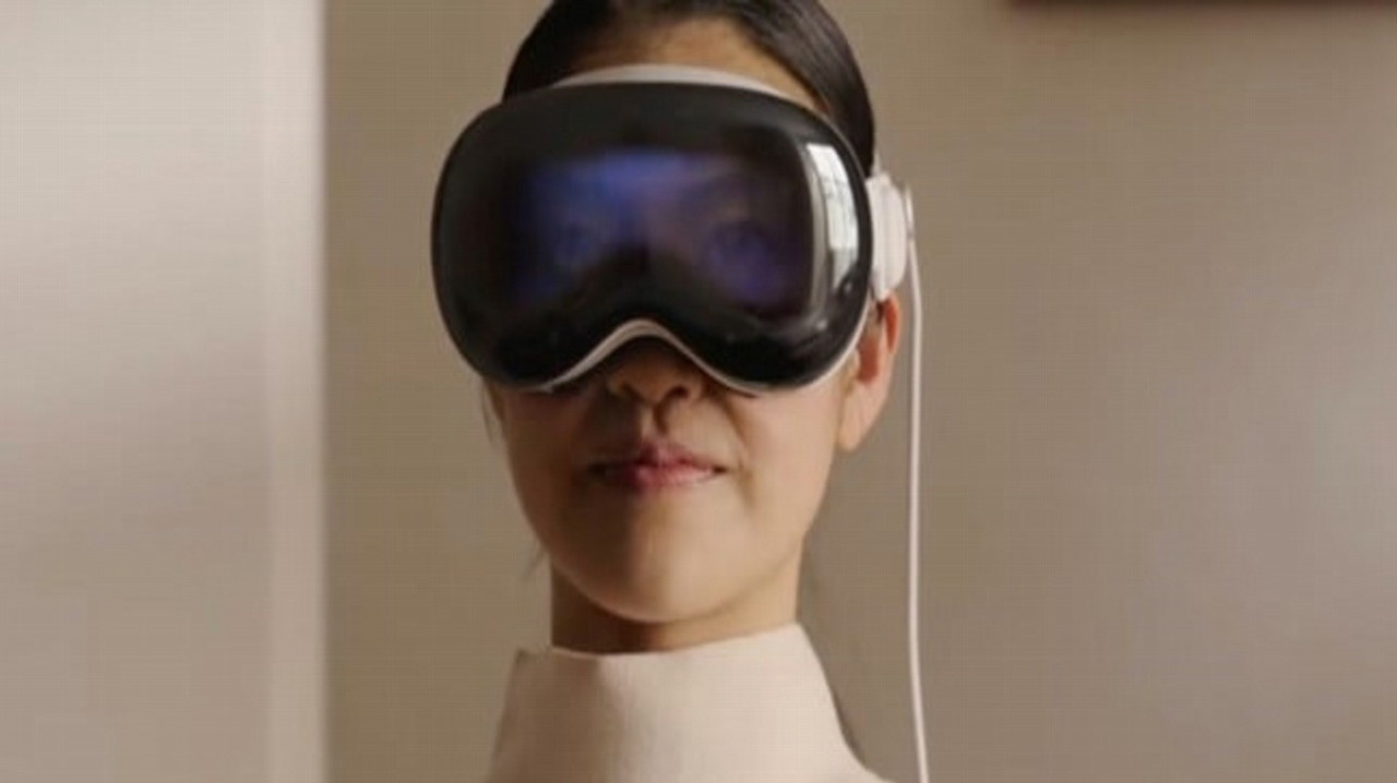 Apple potrebbe lanciare una versione più economica del visore Vision Pro