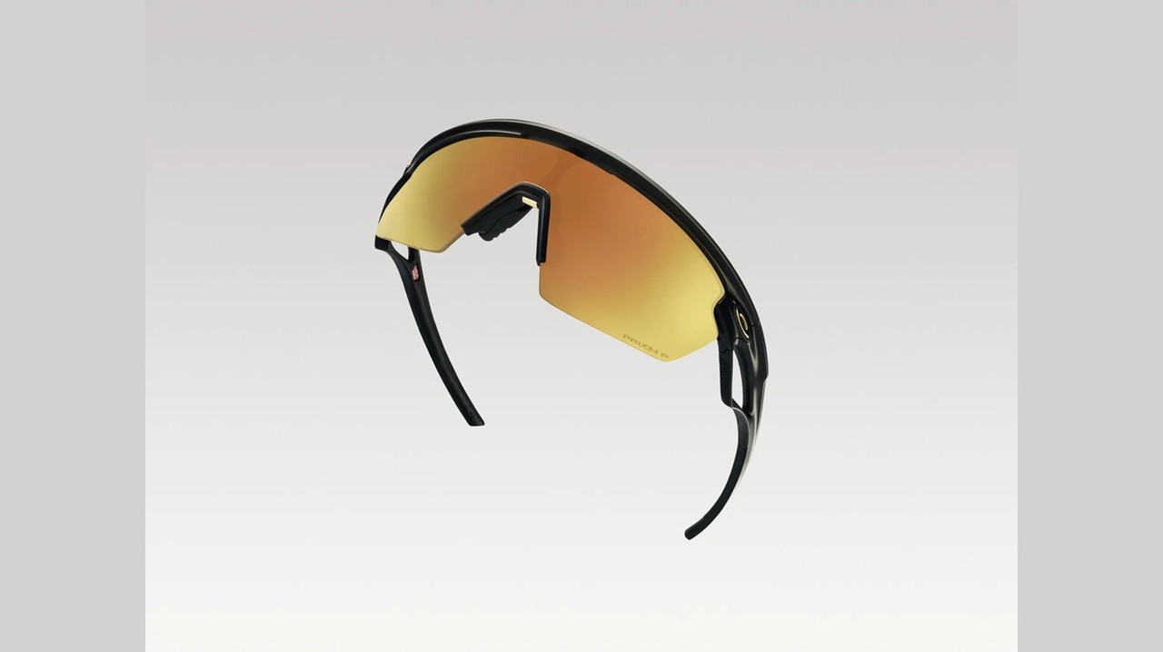 Meta accelera sull'innovazione: in arrivo occhiali smart Oakley ...