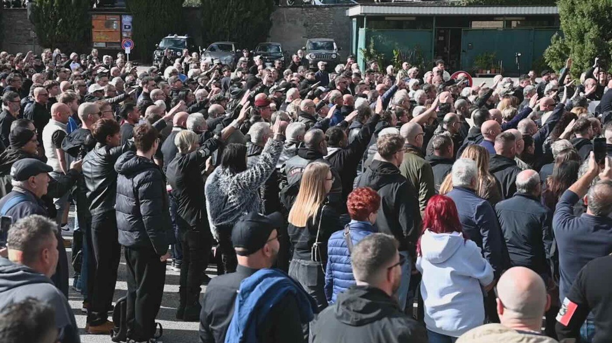 A Predappio tornano i saluti romani: Orsola Mussolini critica Forza ...