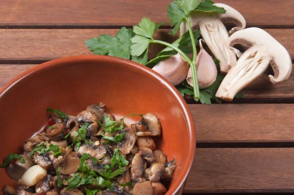 Funghi trifolati: ricetta tradizionale di un contorno semplice ...