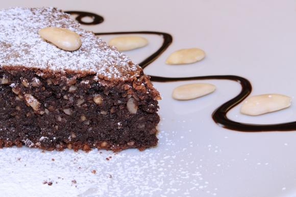 Torta caprese al cioccolato: ricetta e varianti - Fidelity Cucina