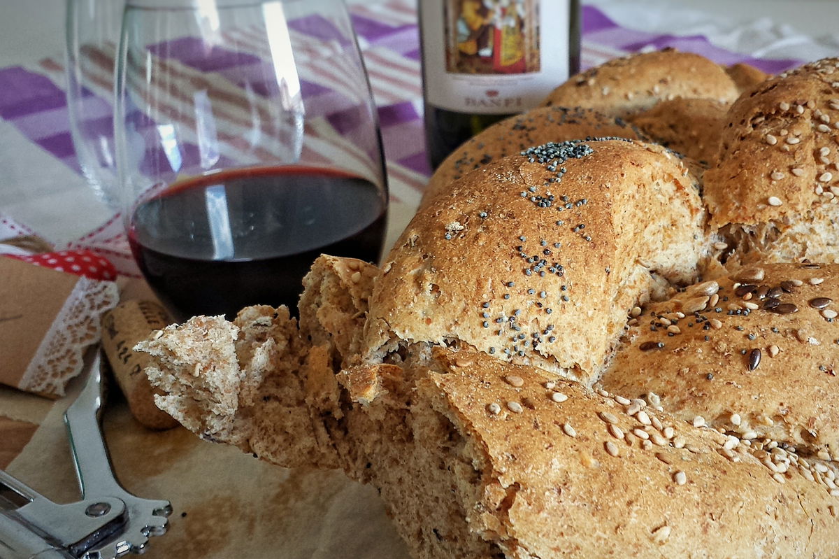 Treccia di pane integrale ai tre semi - Fidelity Cucina