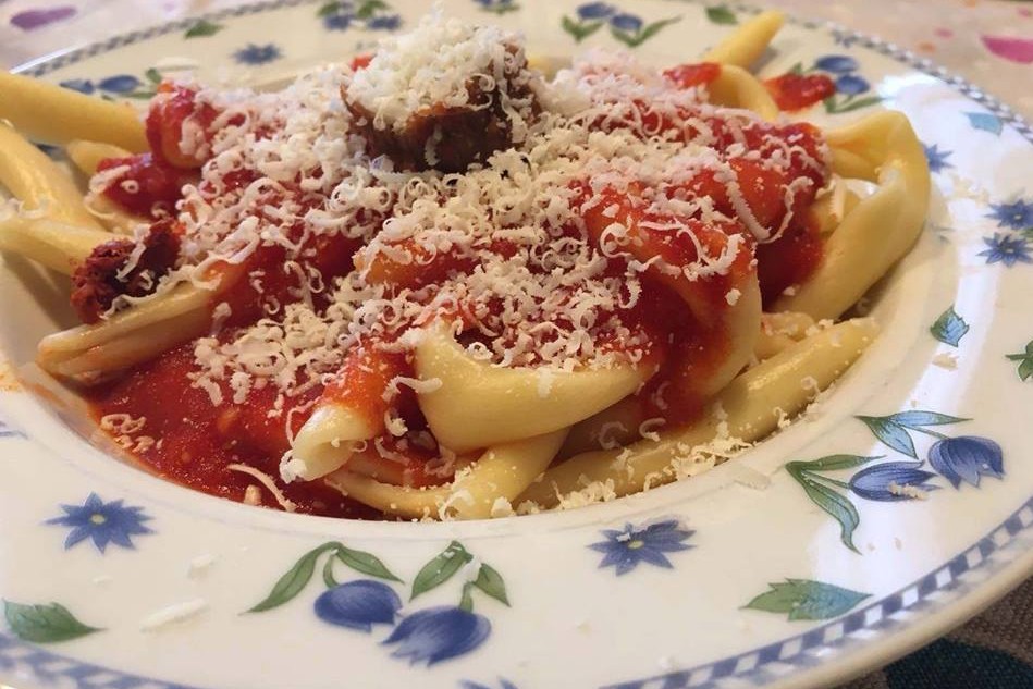Fileja calabrese al sugo con 'nduja, involtini e pecorino - Fidelity Cucina