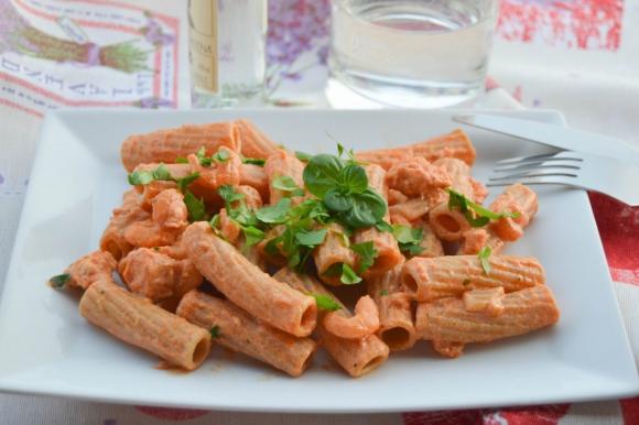 Rigatoni con sugo di gamberetti e salmone - Fidelity Cucina