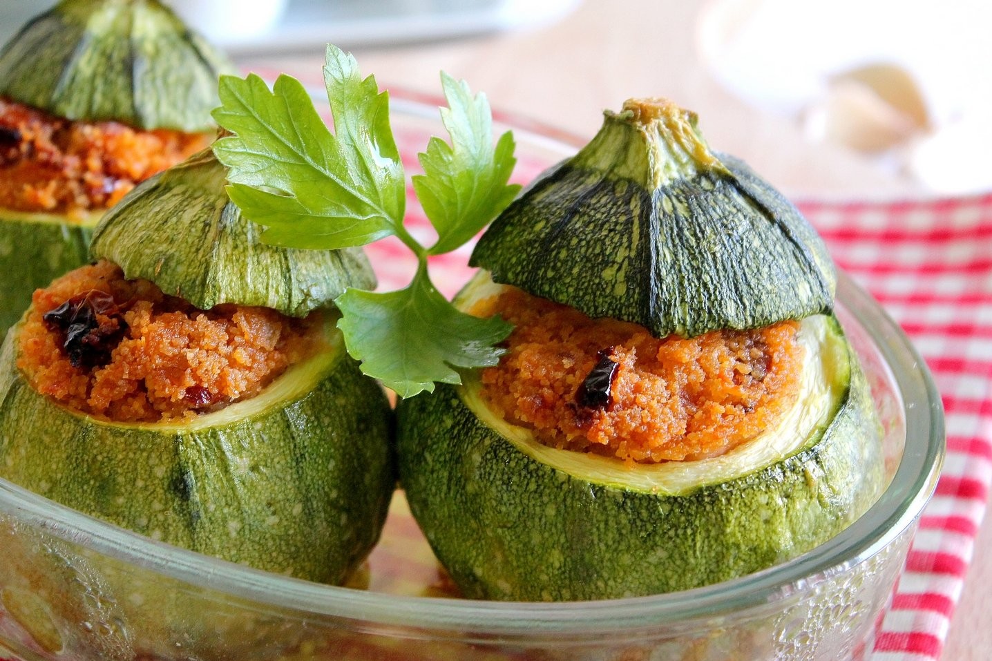 Zucchine tonde ripiene con salame e pomodori secchi - Fidelity Cucina