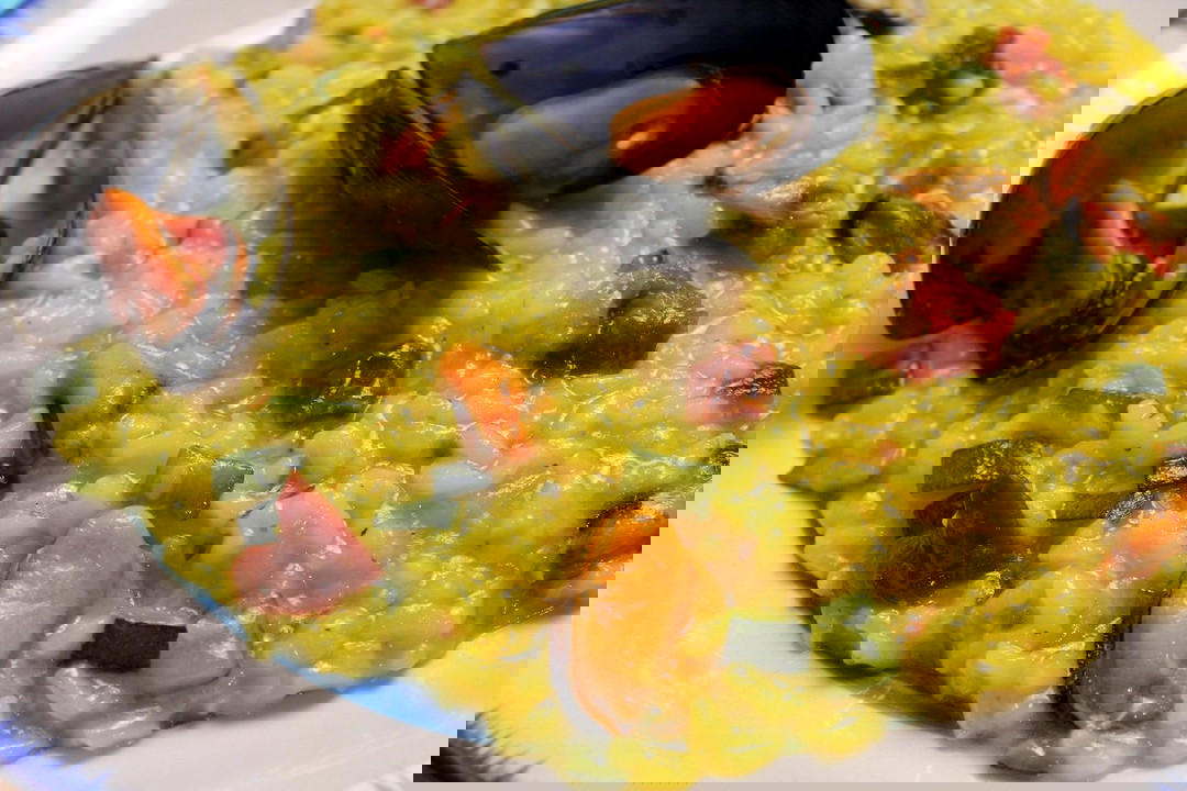 Risotto allo zafferano con cozze, zucchine e pomodori secchi - Fidelity ...