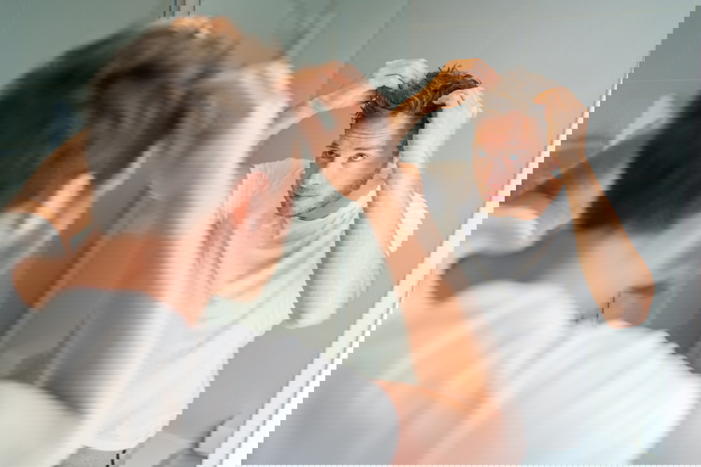 Croste in testa negli adulti: cause principali e rimedi naturali