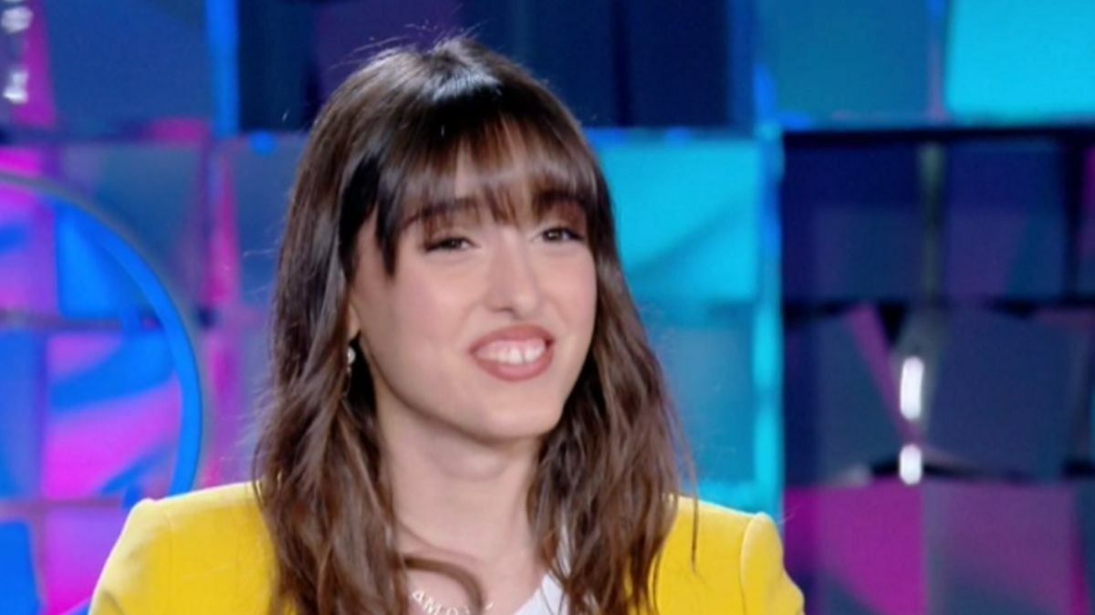 Giulia Stabile e il volto noto di Canale 5: la notizia corre veloce