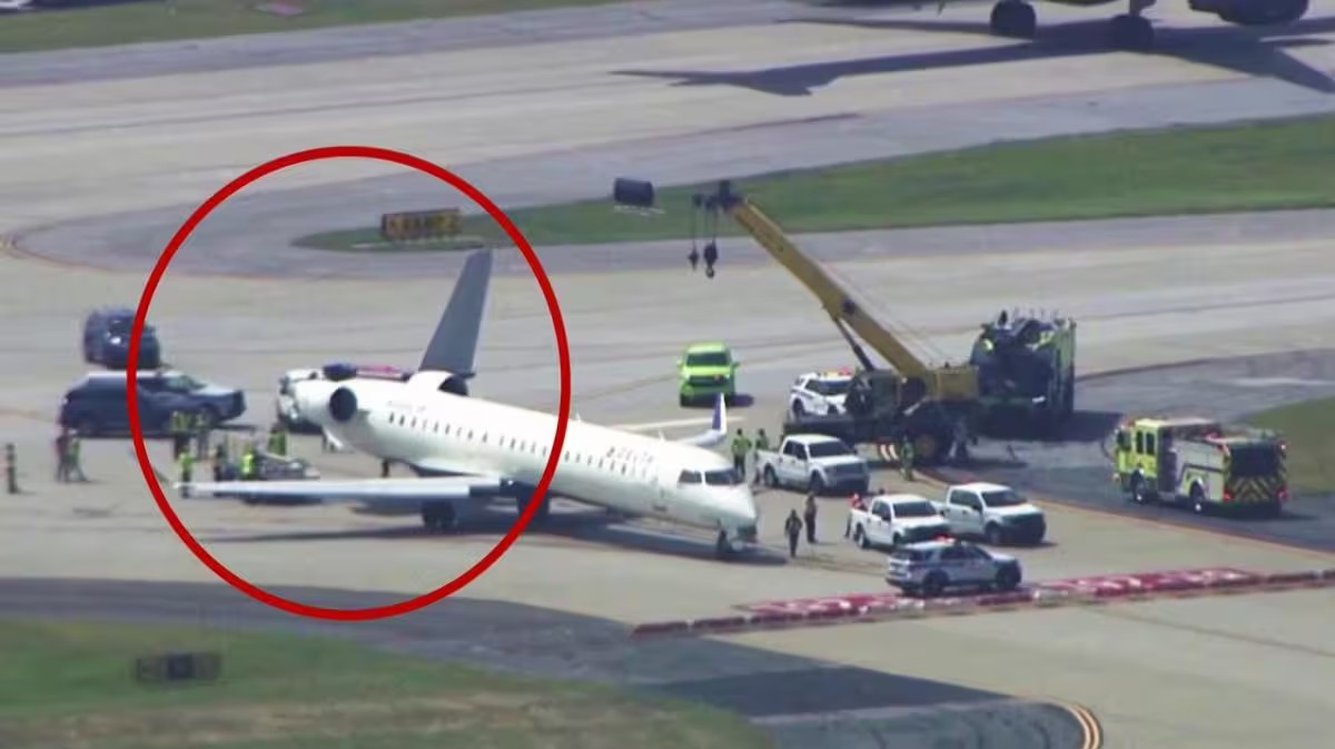 Due aerei si scontrano: le impressionanti immagini