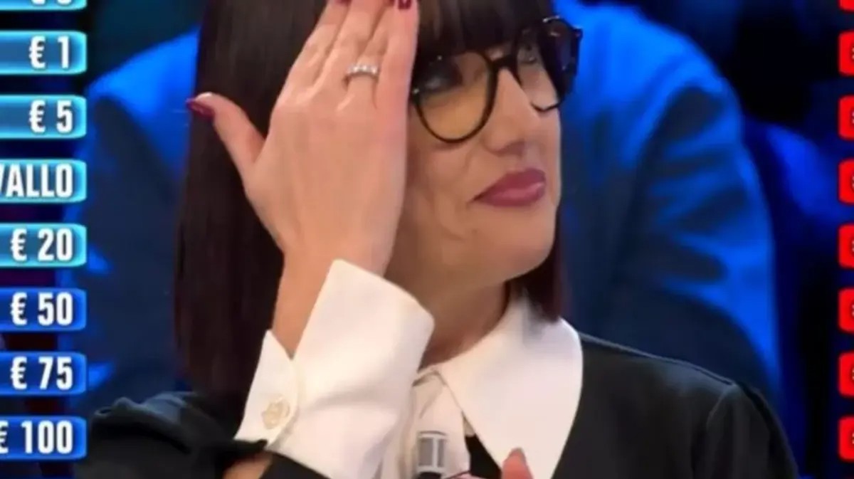 Pina vince 45mila euro ad Affari Tuoi: la scoperta da brividi sulla ...