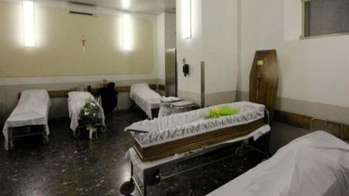 23enne necrofilo beccato in flagrante in agenzia funebre