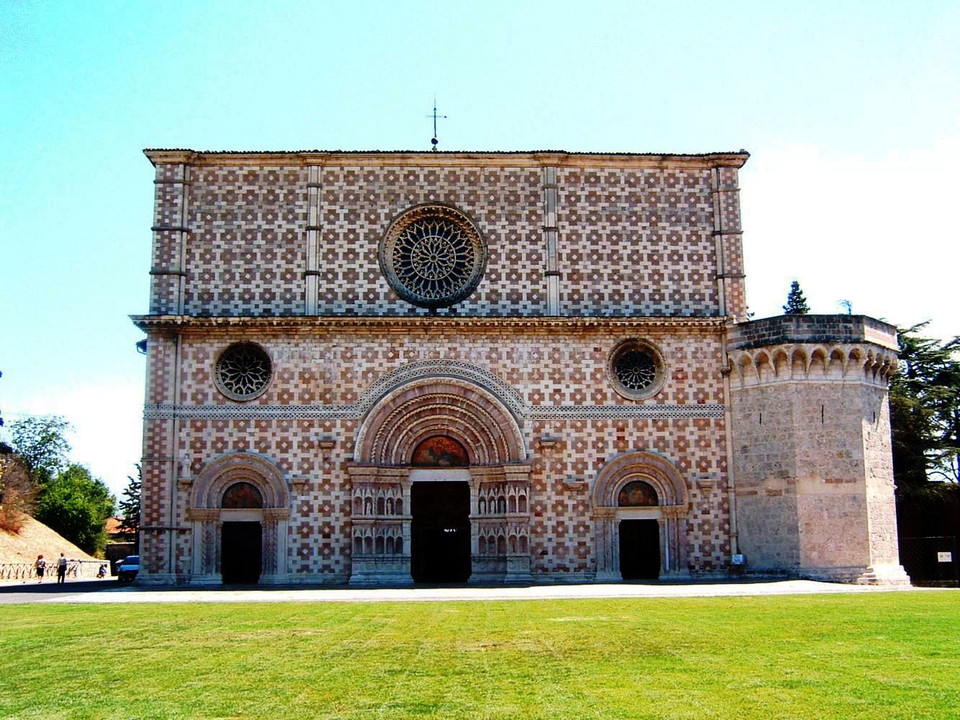 Basilica di Santa Maria di Collemaggio a L'Aquila - Fidelity Viaggi